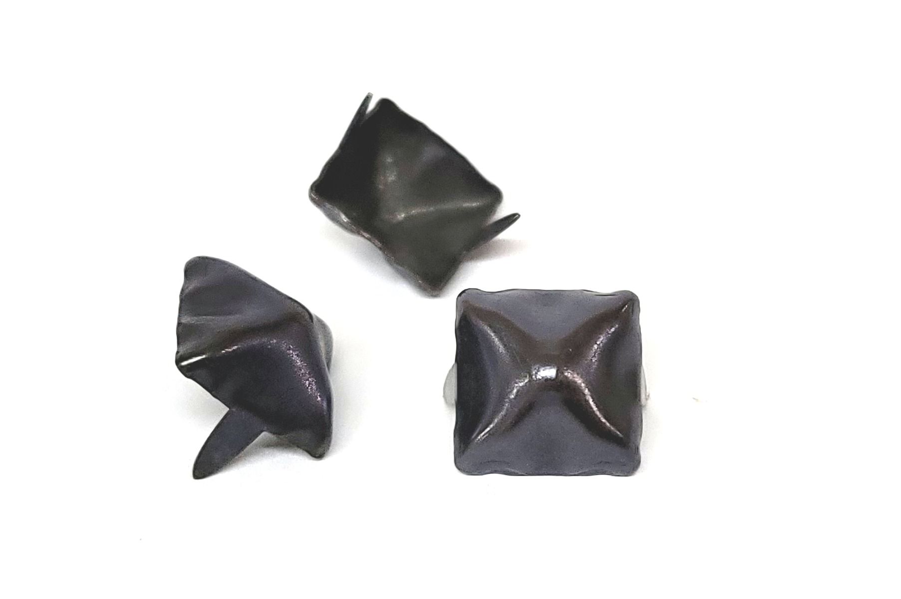 stud - Pyramid Large 5/8" Gunmetal - bag of 100